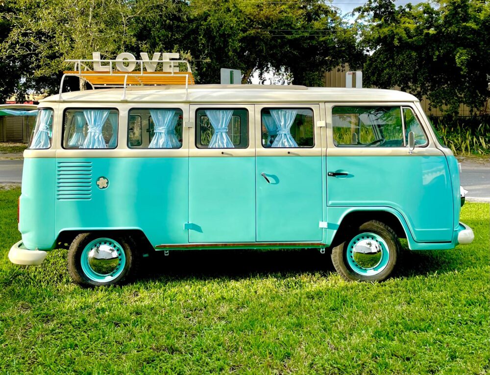 VW MICROBUS T1 SPLIT WINDOW MODEL DELUXE SAMBA RECREATION - USA Custom Bus
