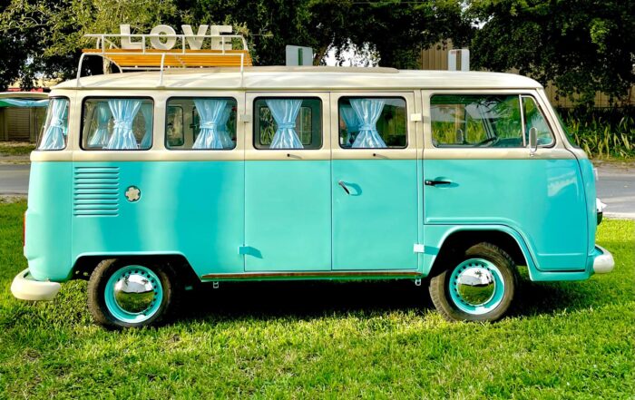 BAY WINDOW VW BUS T2 - USA Custom Bus