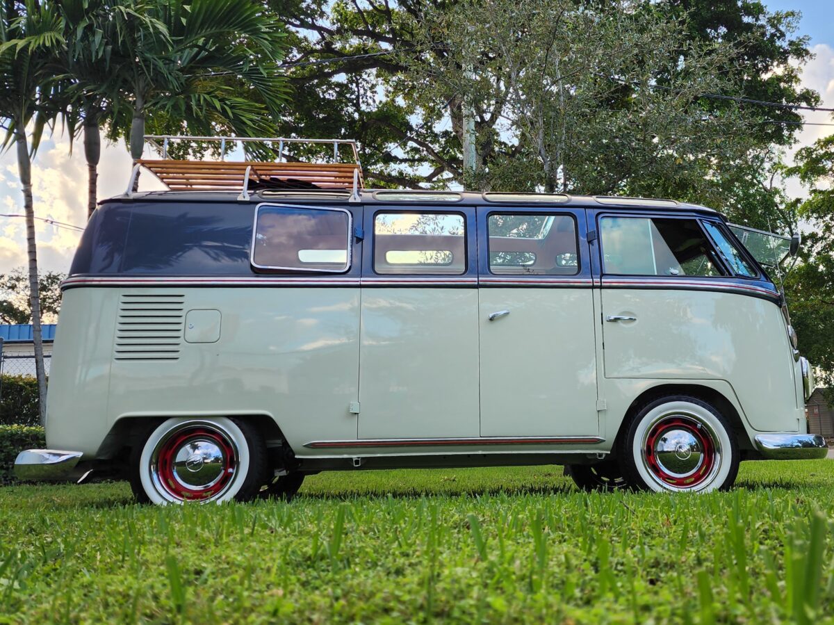 *SOLD* 1972 WHITE VANILLA & GREY METALLIC VW BUS - USA Custom Bus