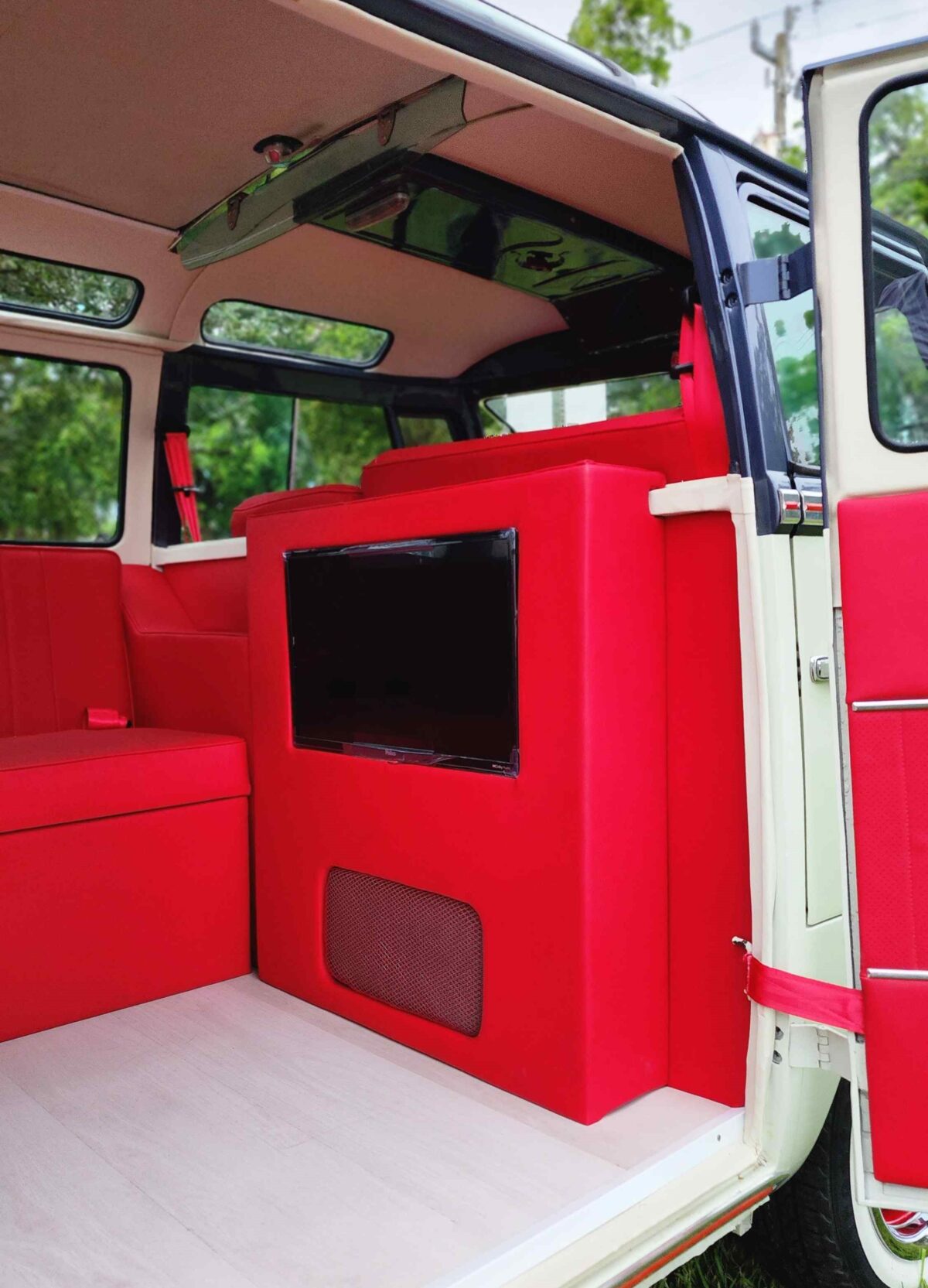 *SOLD* 1972 WHITE VANILLA & GREY METALLIC VW BUS - USA Custom Bus